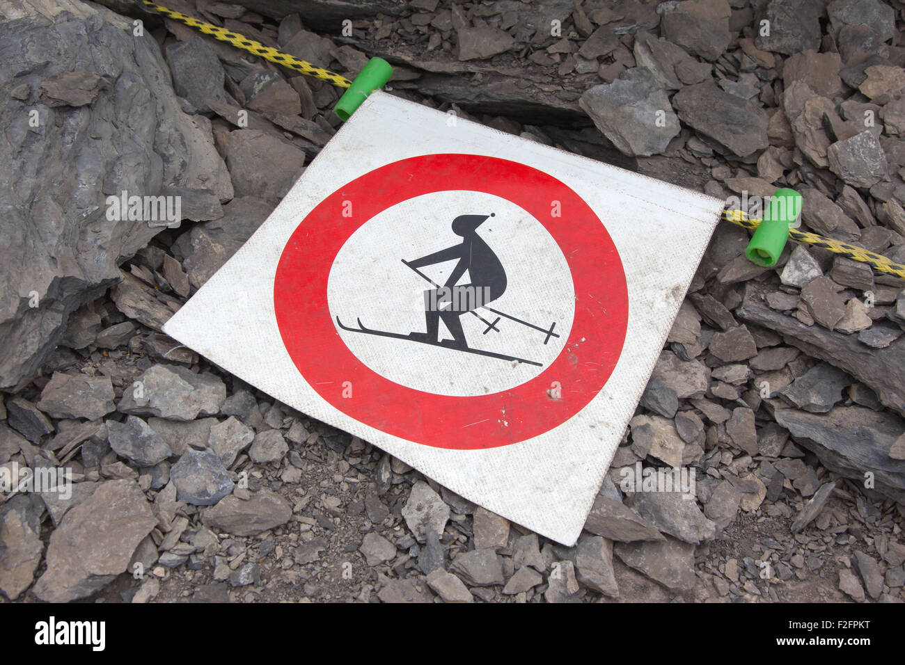 No ski sign - forbidden to ski in this area Stock Photo - Alamy