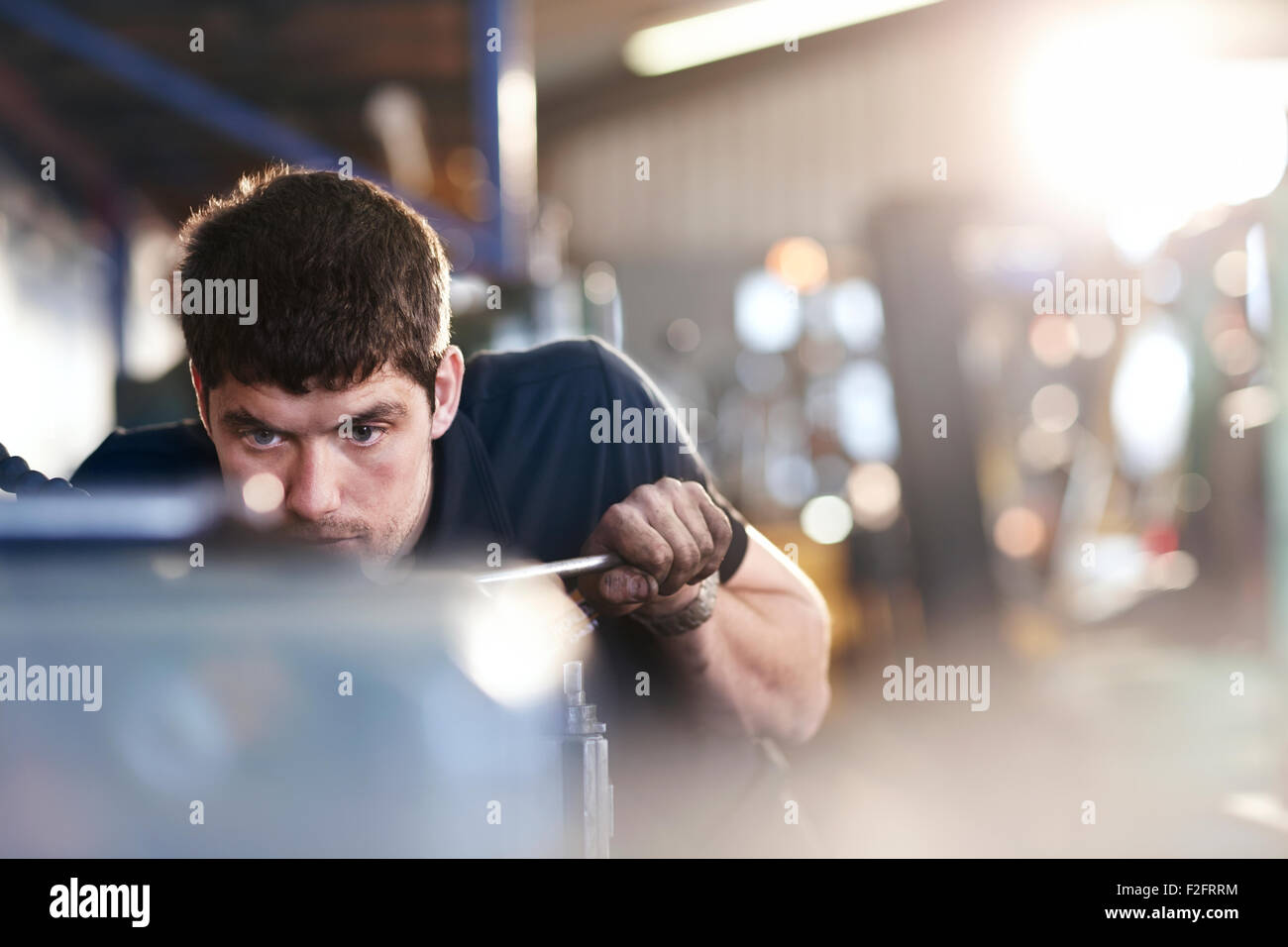 Mechanic working in auto repair shop Stock Photo - Alamy