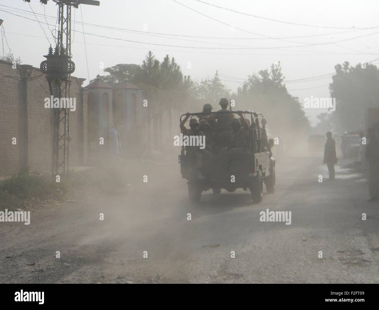 Peshawar. 18th Sep, 2015. Pakistani soldiers arrive to take position ...