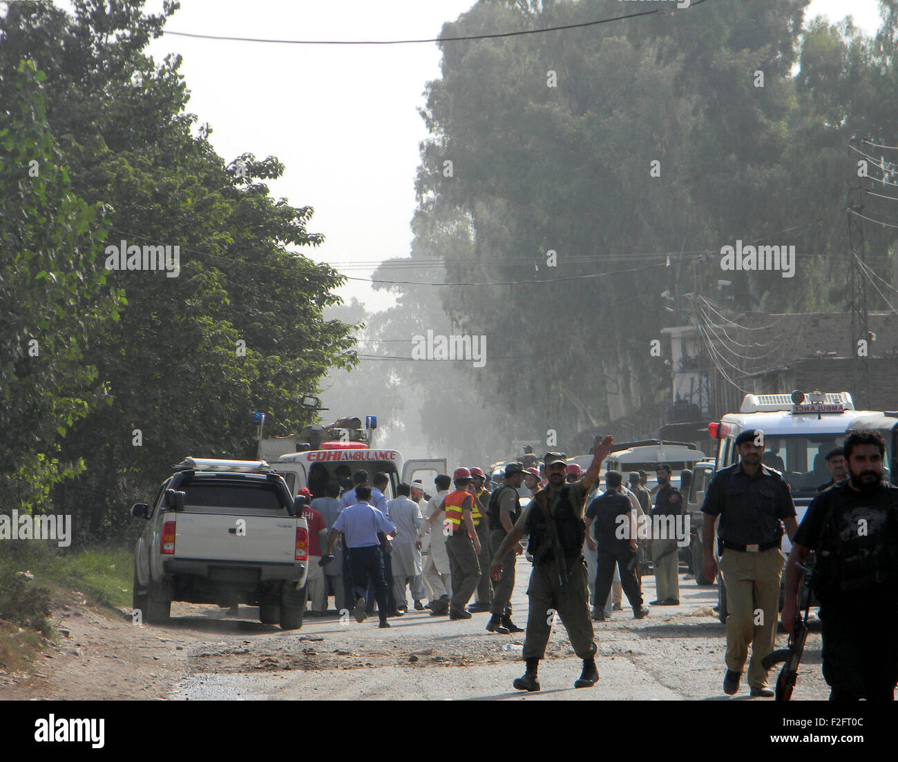 Peshawar. 18th Sep, 2015. Pakistani soldiers arrive to take position ...