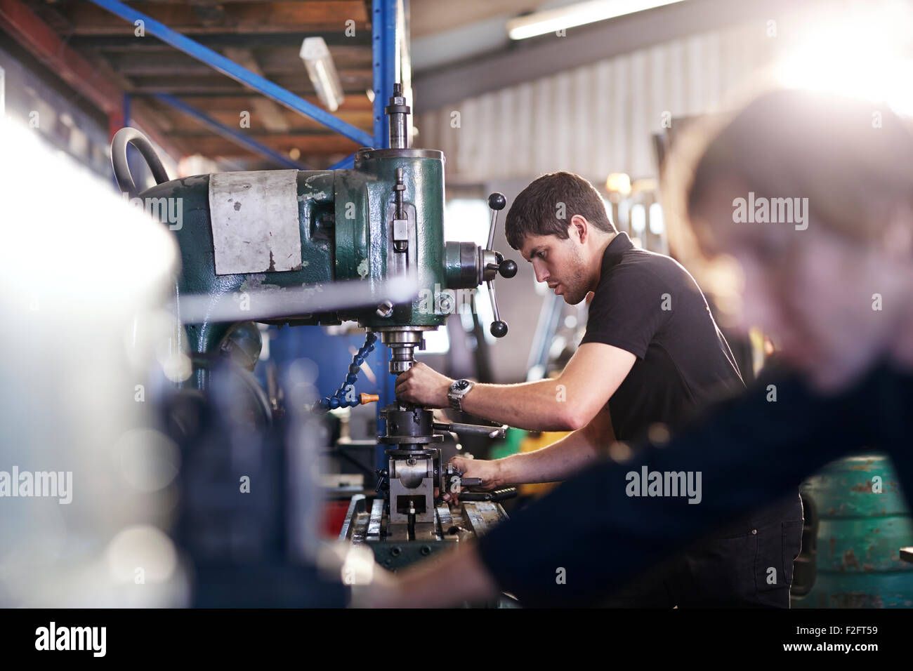Auto garage and mechanics hi-res stock photography and images - Alamy