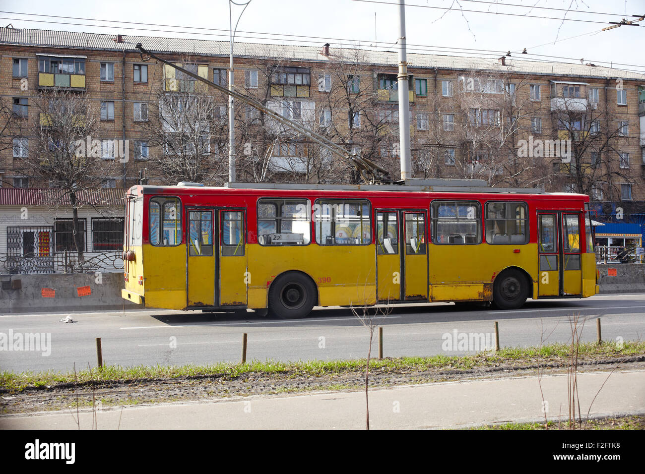 Yellow bus in Kiev, Ukraine Stock Photo - Alamy