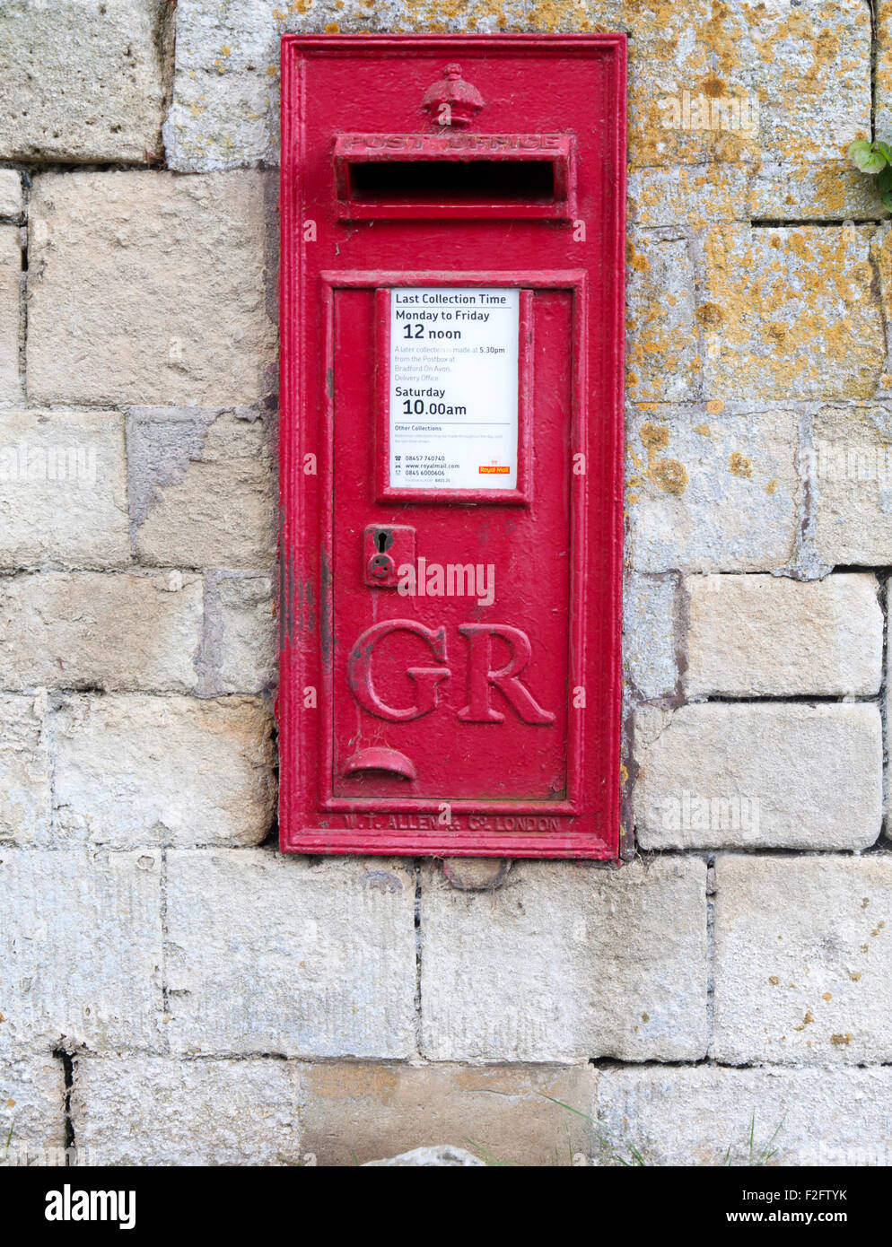 Red historic wall mounted letter box hi-res stock photography and ...