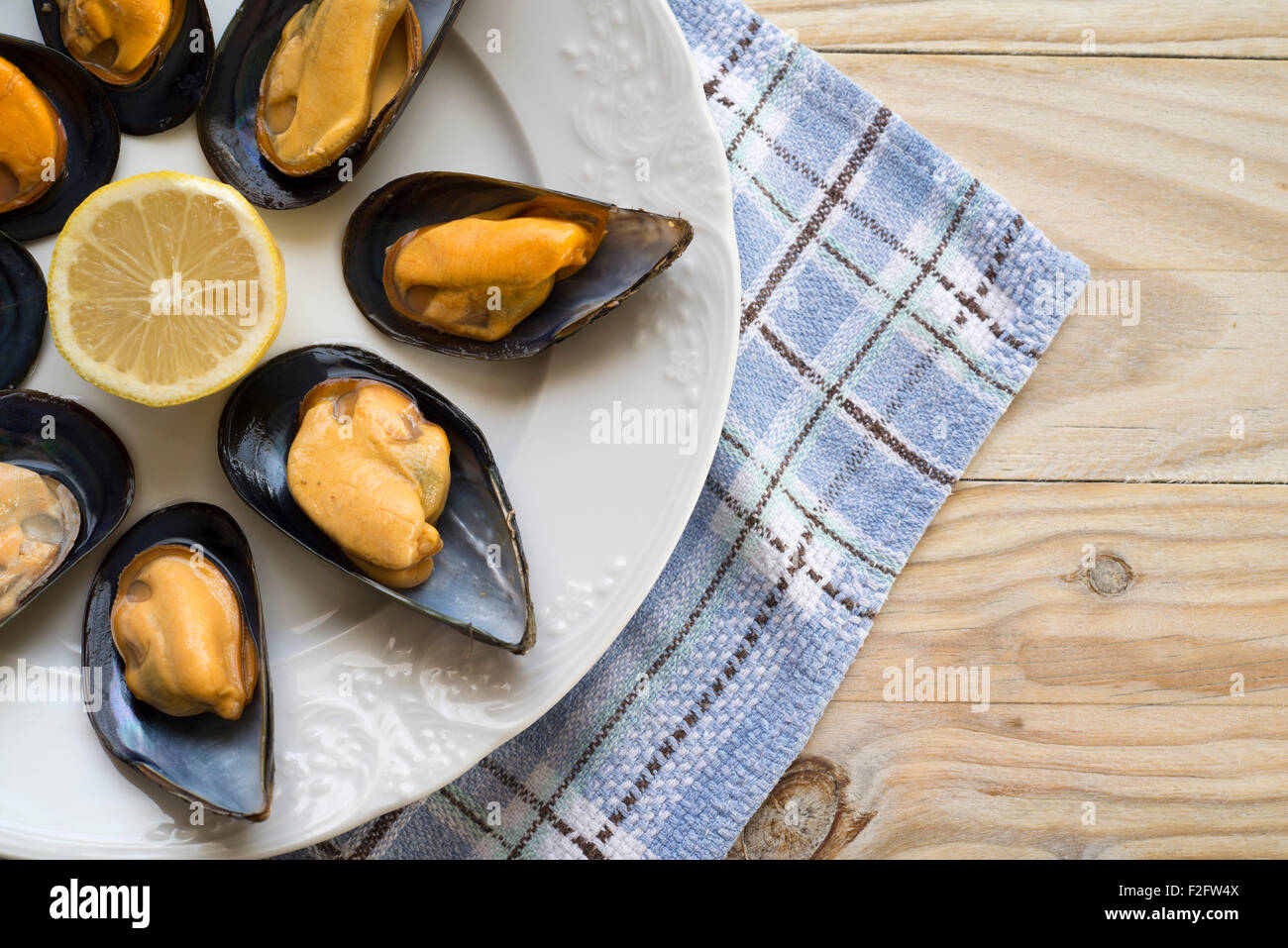 Orange mussels hi-res stock photography and images - Alamy