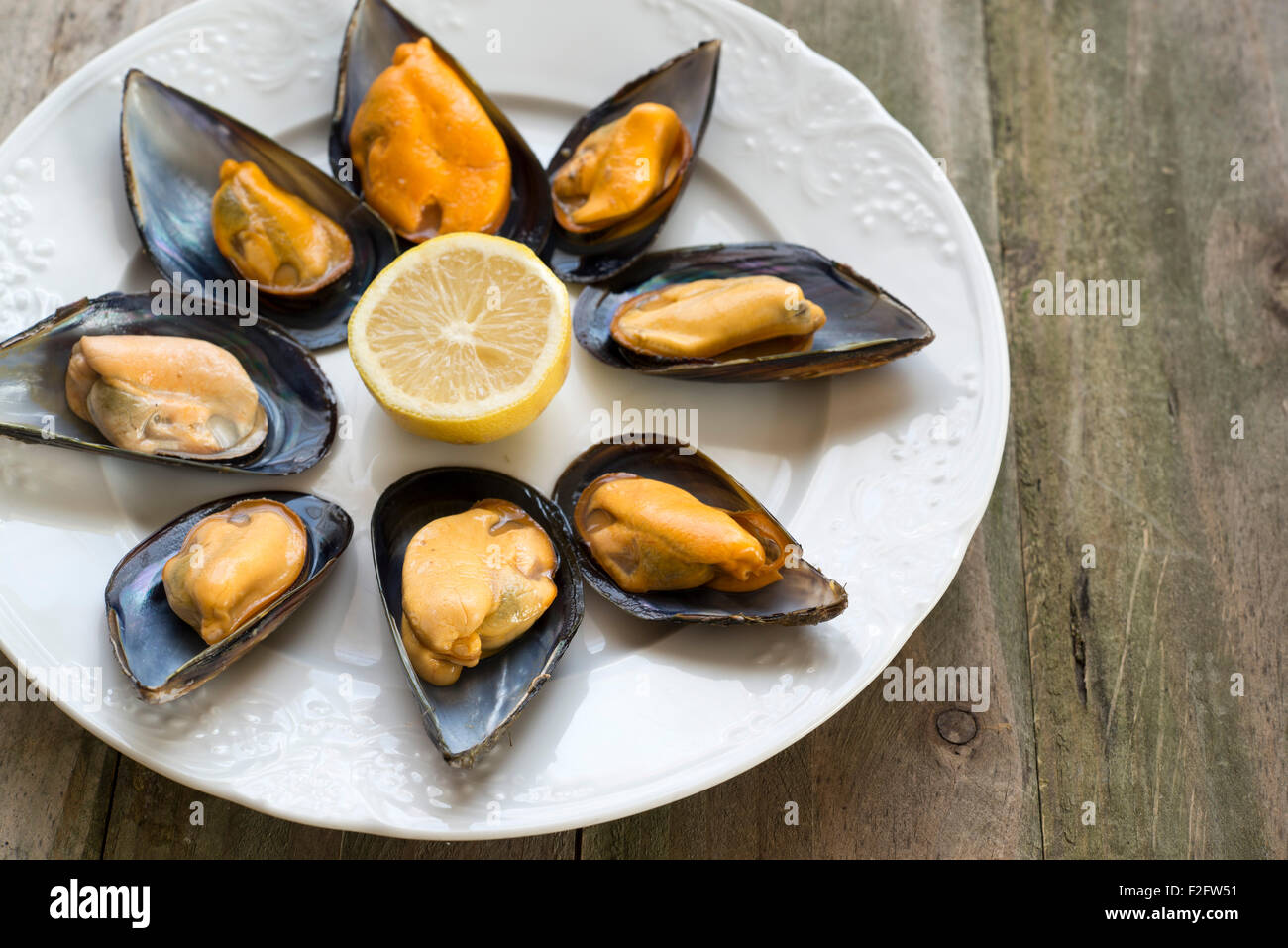 Orange mussels hi-res stock photography and images - Alamy