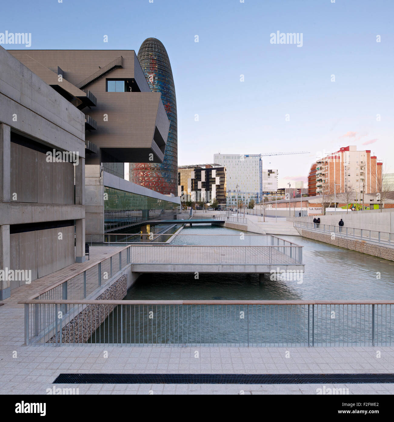 Facade perspective of Design Museum with landscaped pond. Museu del ...