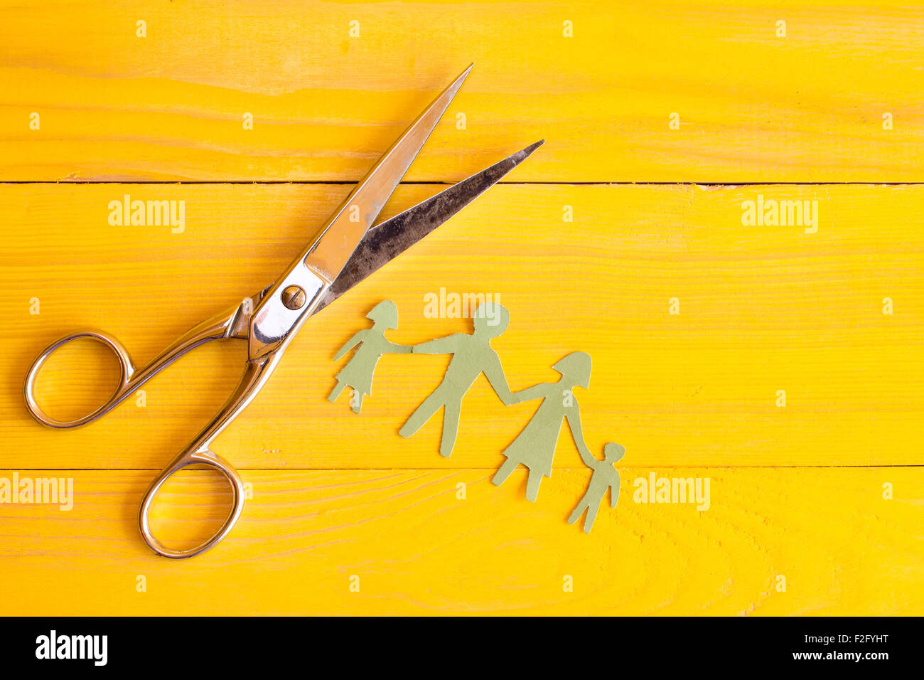 Paper chain people hi-res stock photography and images - Alamy