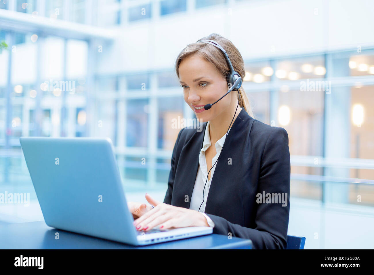Smiling contact center operator hi-res stock photography and images - Alamy