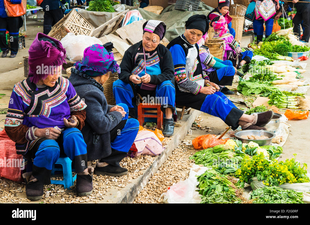 Hani women at the market, Yuanyang, Yunnan, China Stock Photo - Alamy
