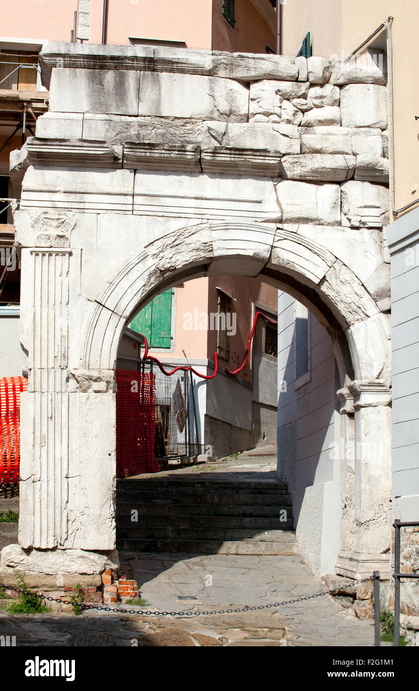 The Arch of Richard, Roman monuments in Trieste - Italy Stock Photo - Alamy