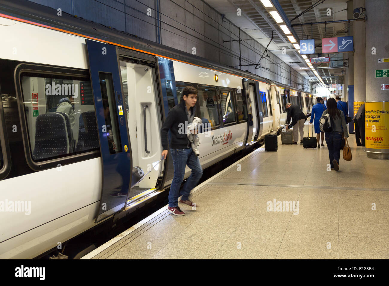 Stansted airport train station hi-res stock photography and images - Alamy