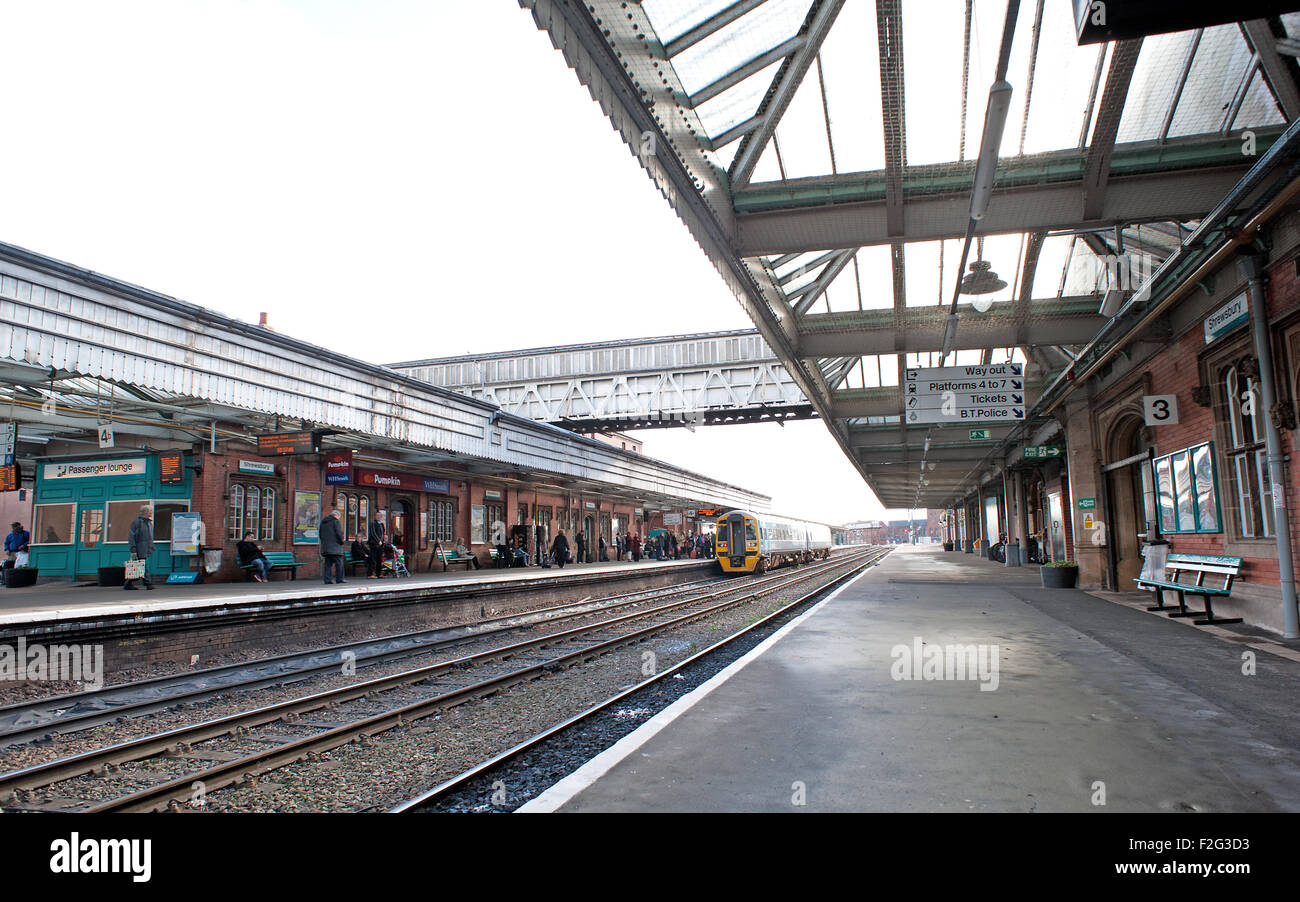 Shrewsbury Railway Station Stock Photo - Alamy