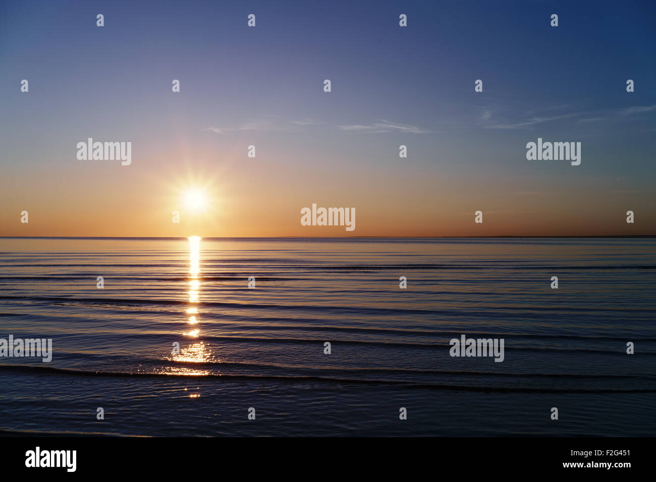 Red dramatic sunset over sea hi-res stock photography and images - Alamy