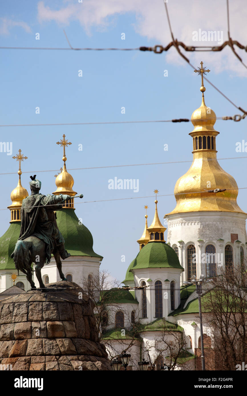 Monument of famous Ukrainian Hetman Bogdan Khmelnitsky Stock Photo - Alamy