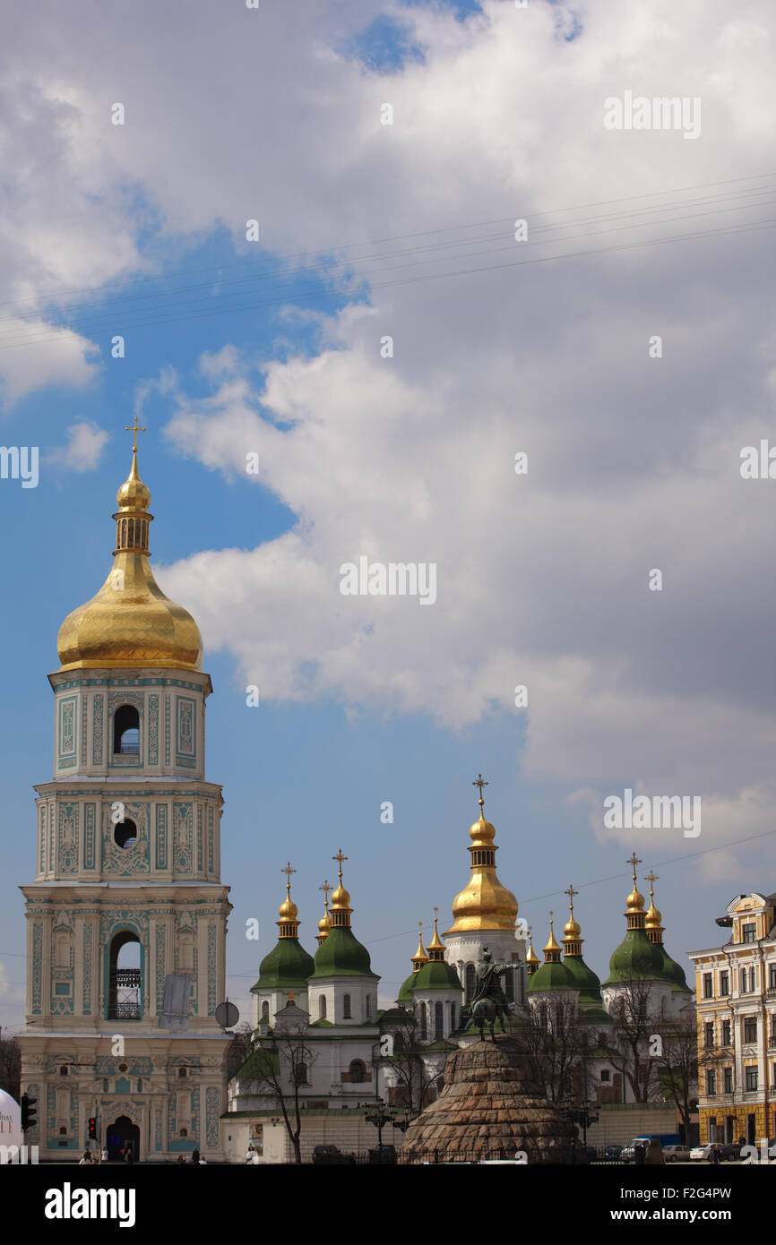 Monument of famous Ukrainian Hetman Bogdan Khmelnitsky Stock Photo - Alamy