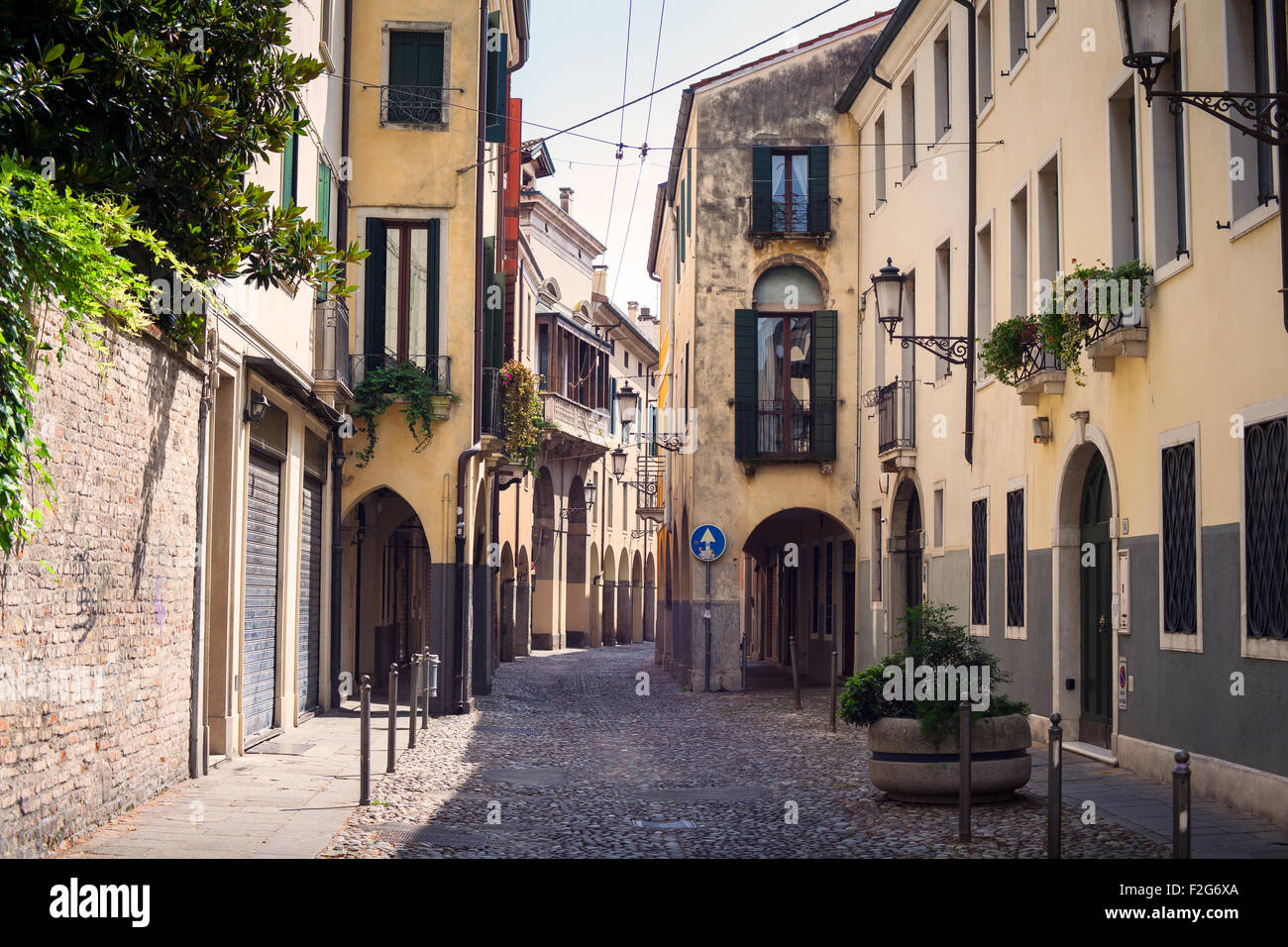 Medieval street view hi-res stock photography and images - Alamy