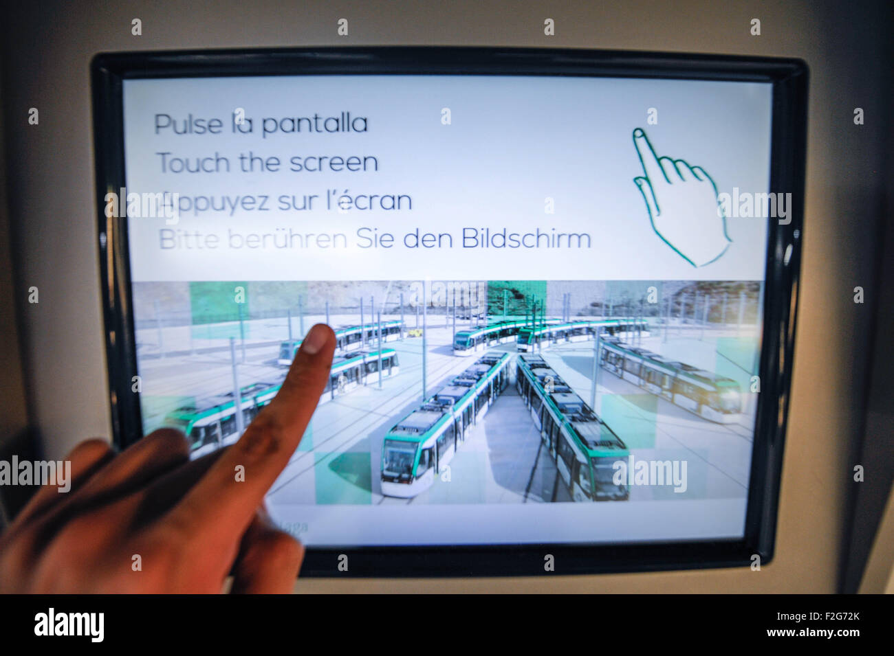 Ticket machines station hi-res stock photography and images - Alamy