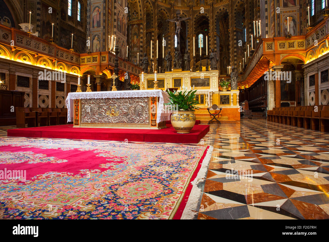 PADOVA, ITALY - AUGUST, 24: Interior of the Pontifical Basilica of ...