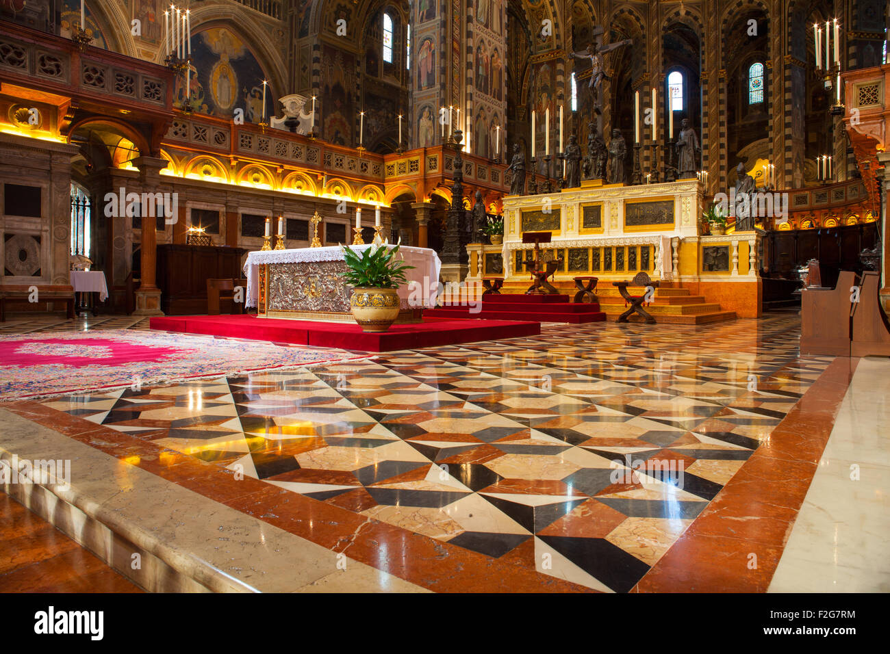 PADOVA, ITALY - AUGUST, 24: Interior of the Pontifical Basilica of ...