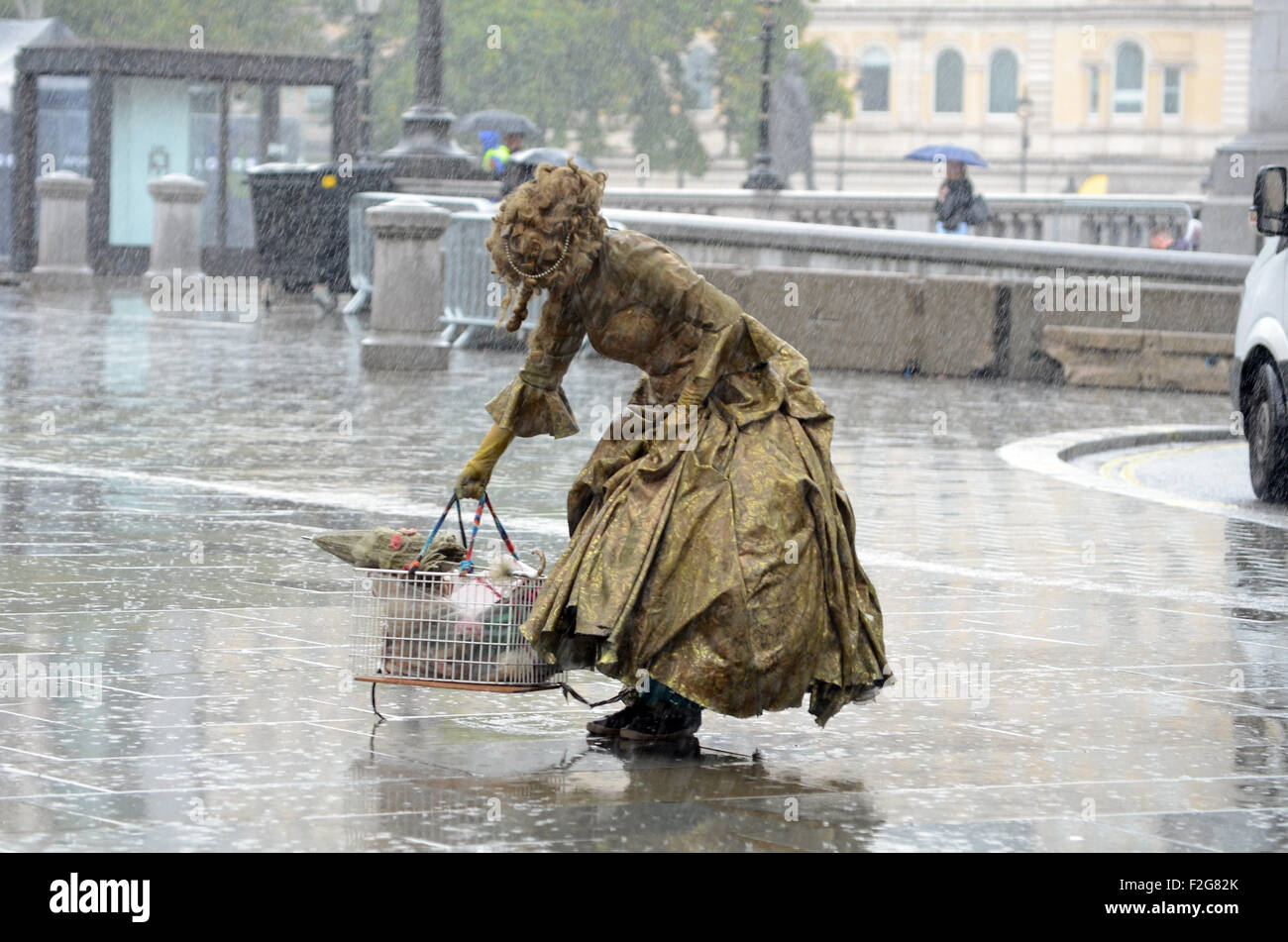 A living statue spate of bad weather hi-res stock photography and ...
