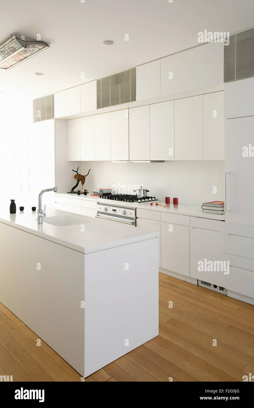 Modern white kitchen open hi-res stock photography and images - Alamy