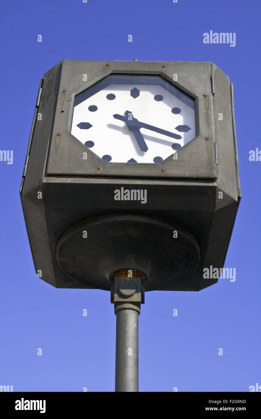 Street corner clock hi-res stock photography and images - Alamy