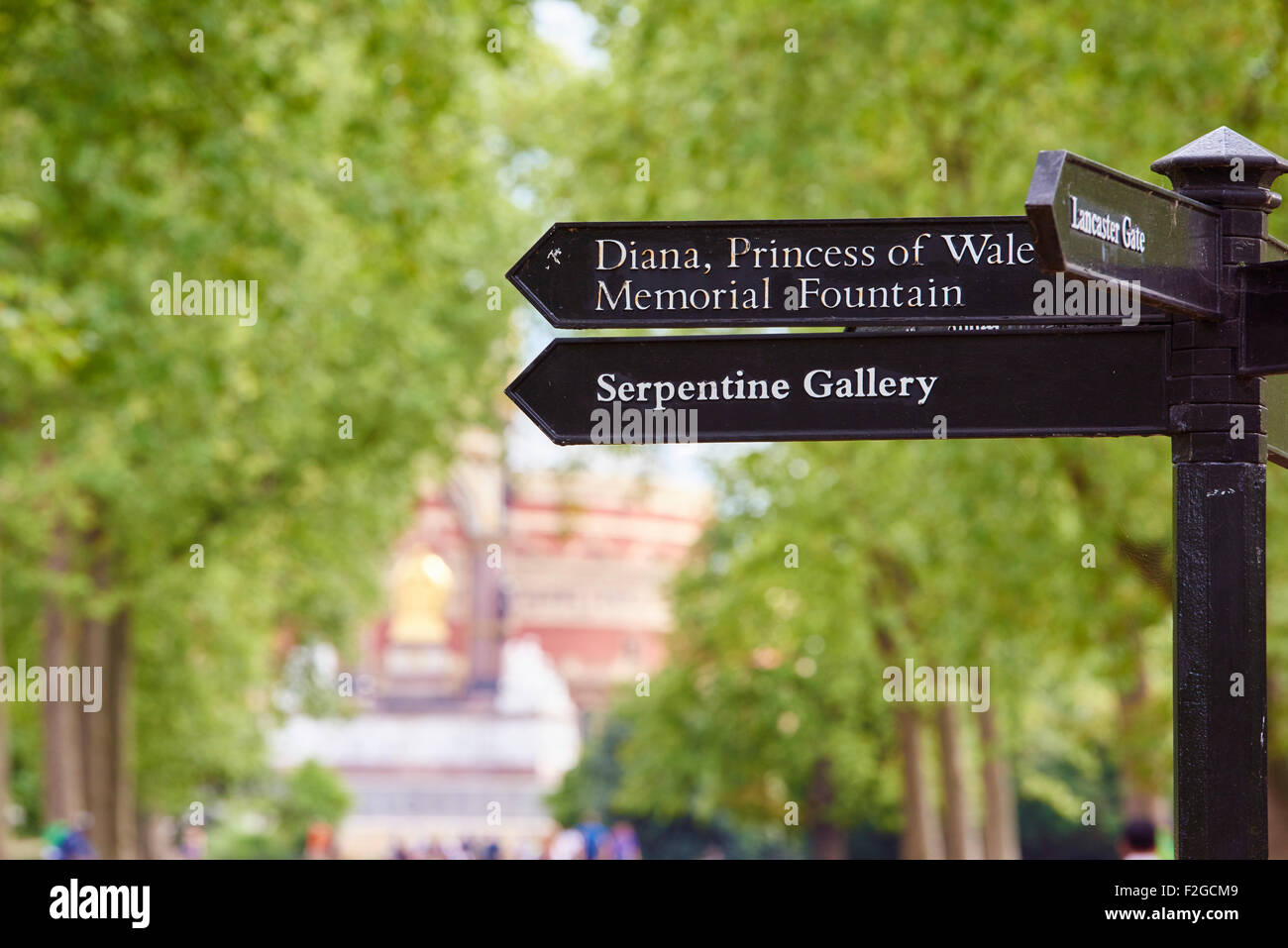 Princess diana memorial fountain sign hi-res stock photography and ...