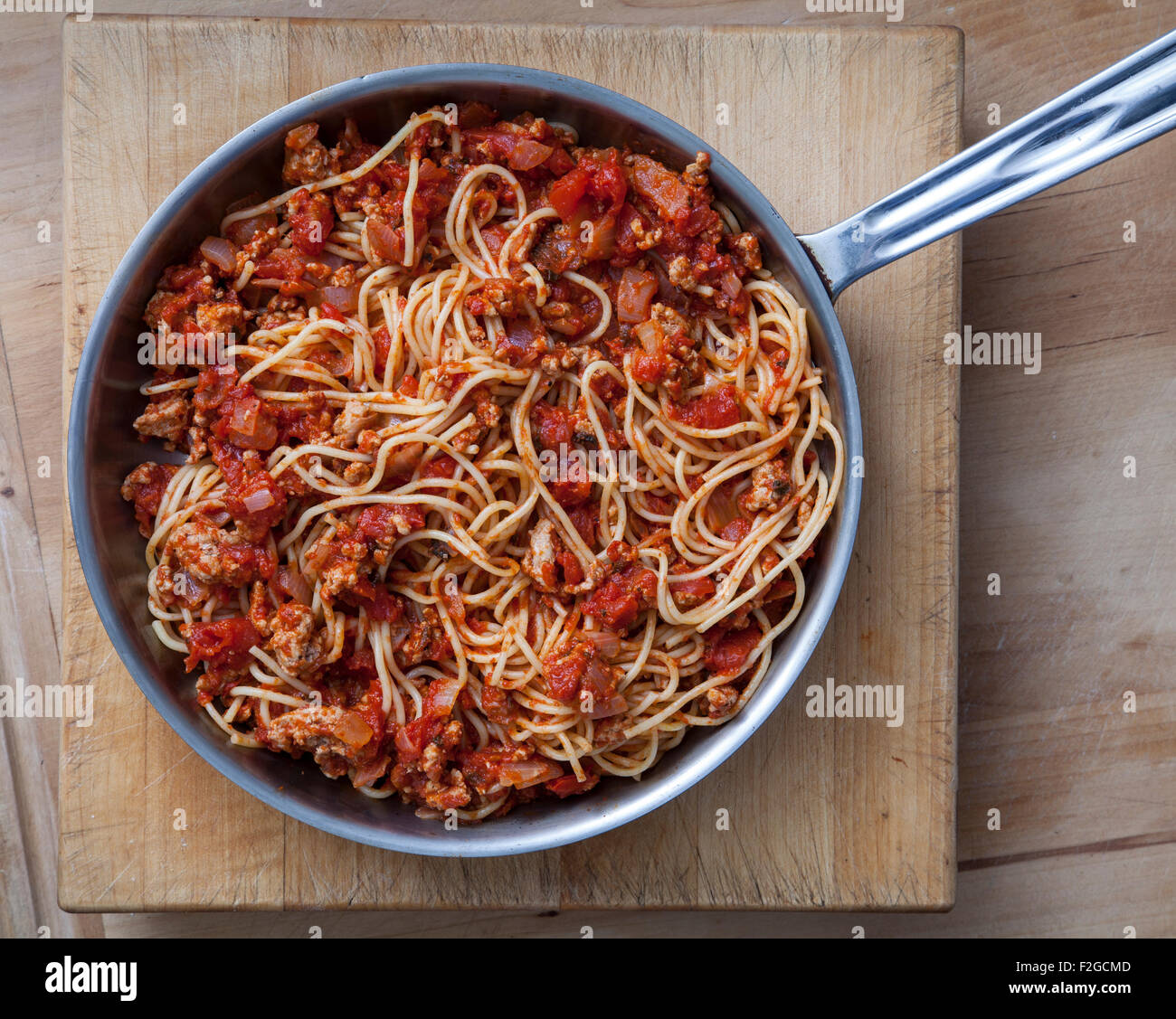 looking straight down on pasta bolognese in pan Stock Photo - Alamy