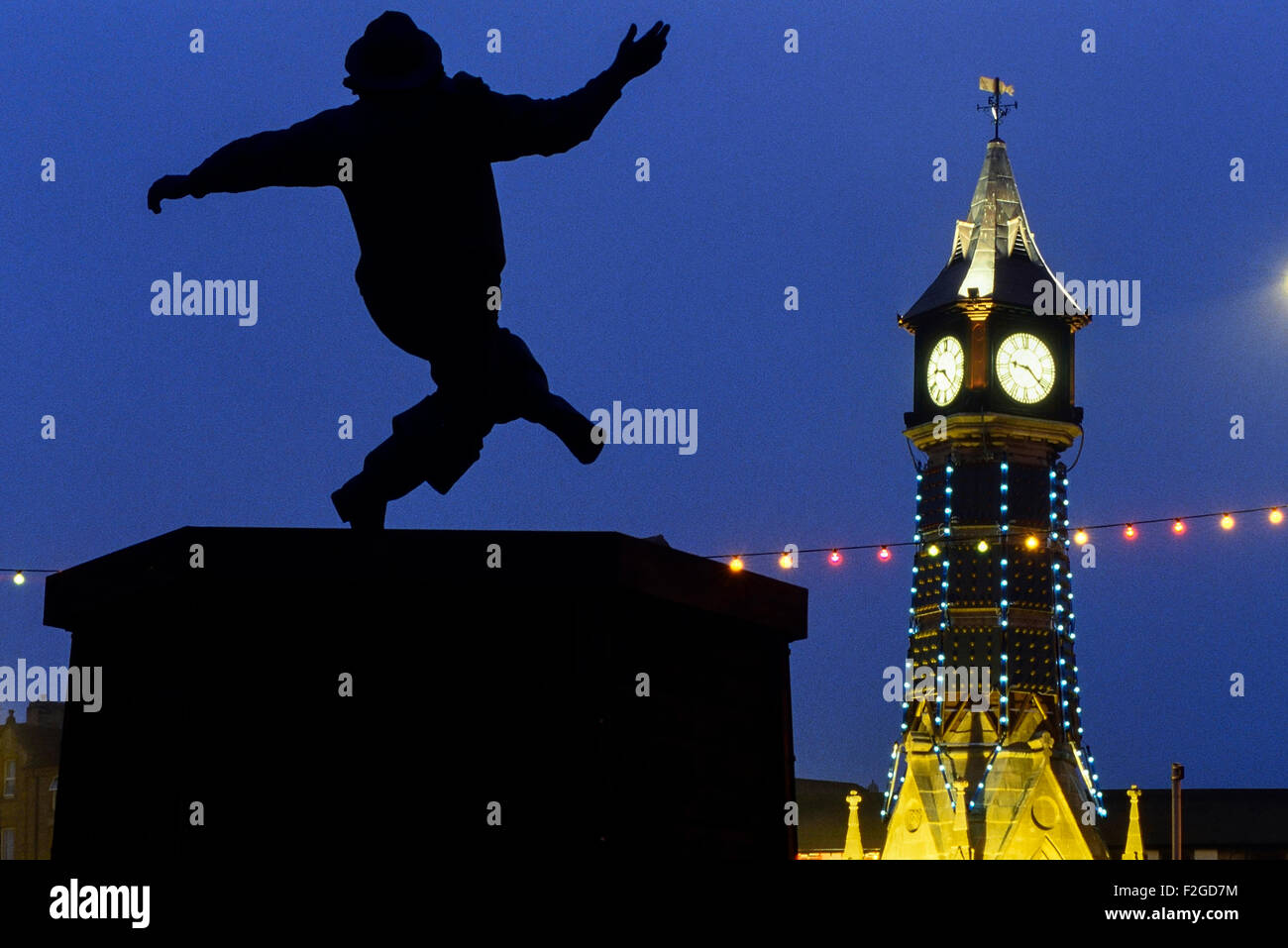 Clock Tower and the Jolly Fisherman statue at night. Skegness ...
