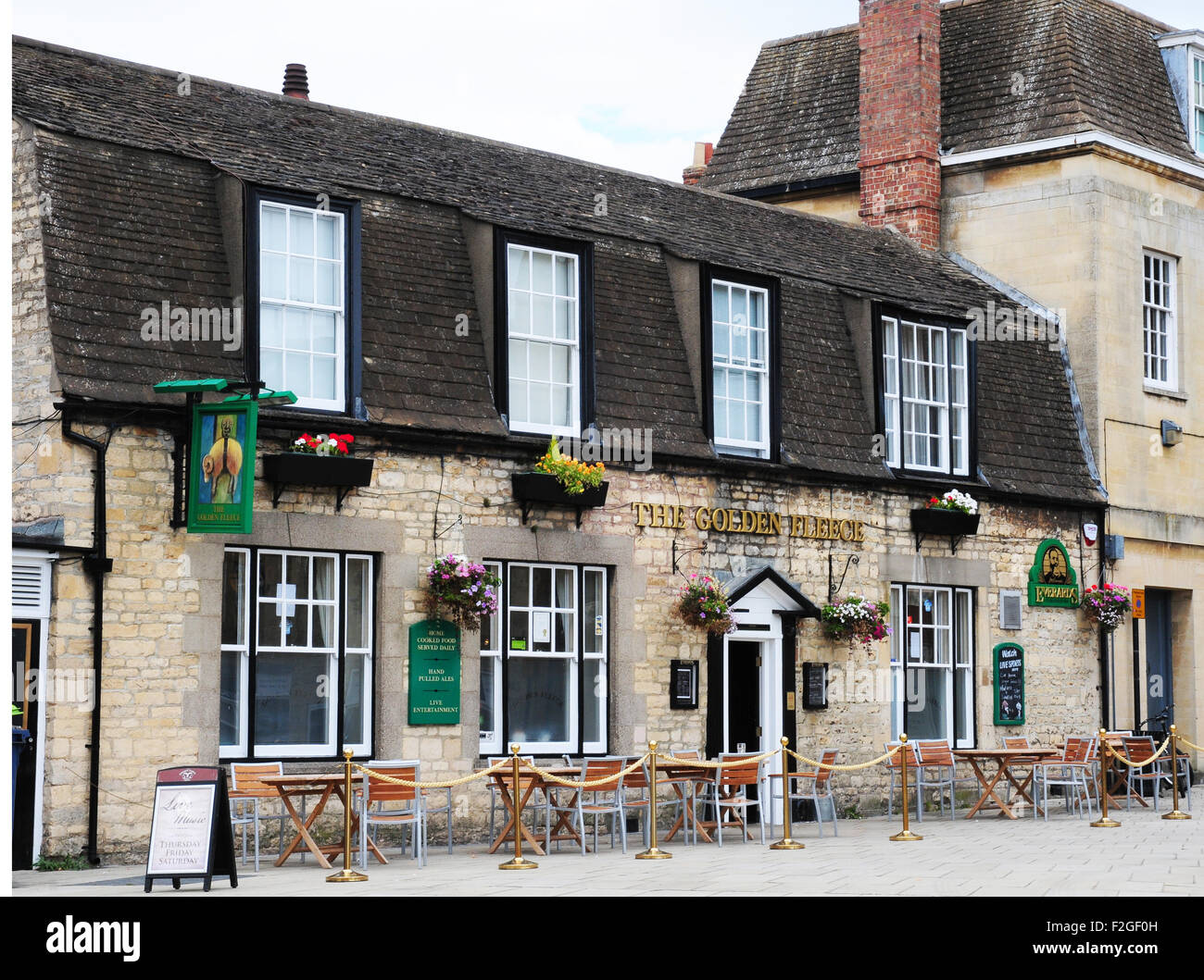 The Golden Fleece, The Sheep Market, Stamford, Lincs Stock Photo - Alamy