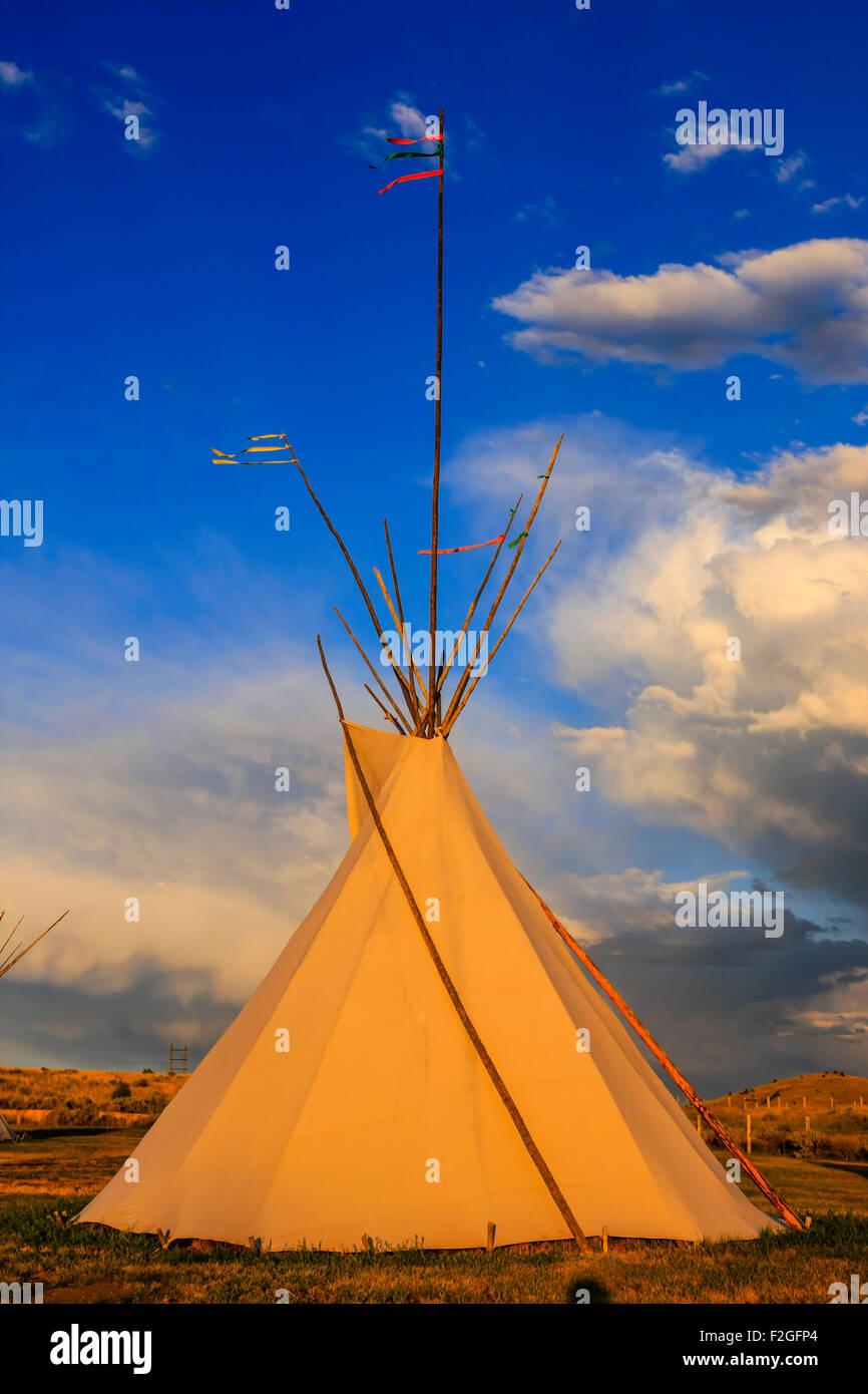 Native american tepee hi-res stock photography and images - Alamy