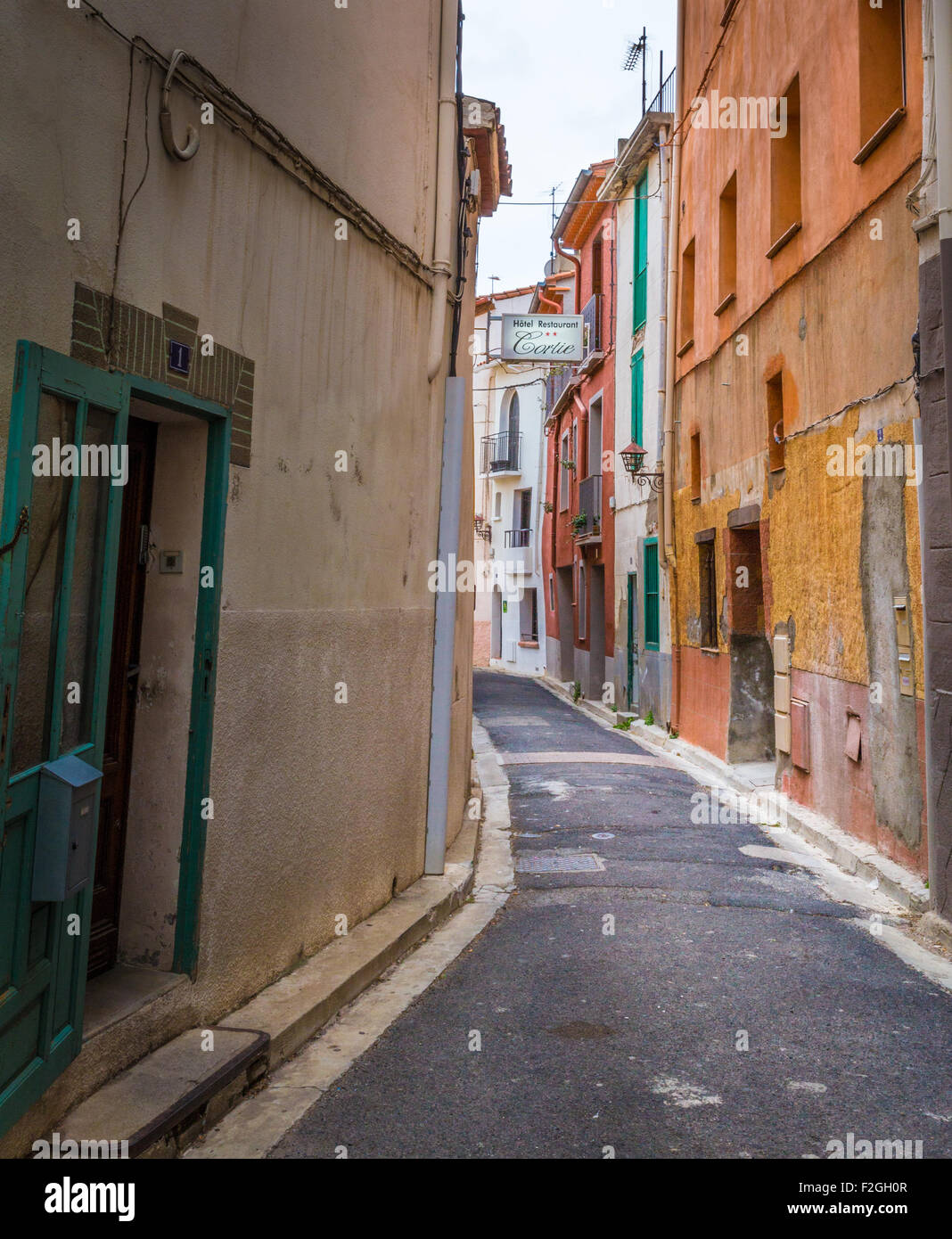 Traditional french street hi-res stock photography and images - Alamy