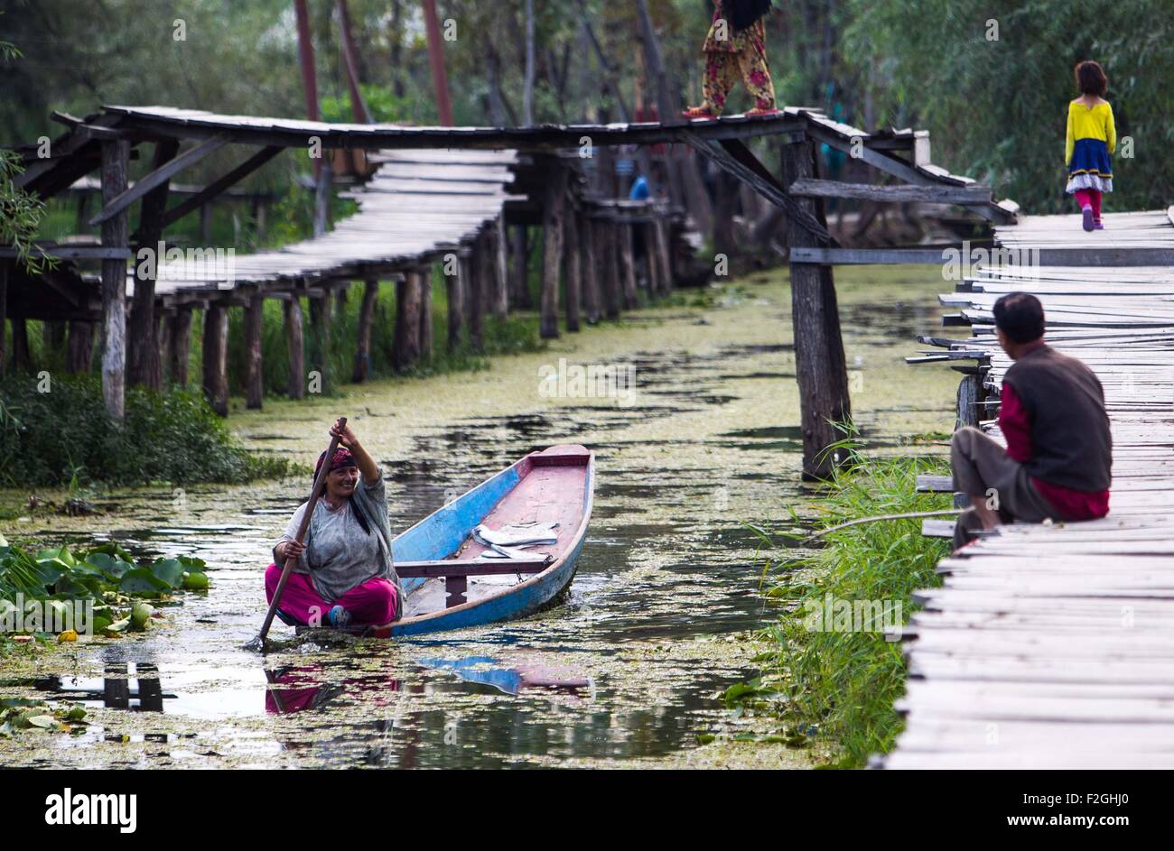 Srinagar, Indian-controlled Kashmir. 18th Sep, 2015. A Kashmiri woman ...