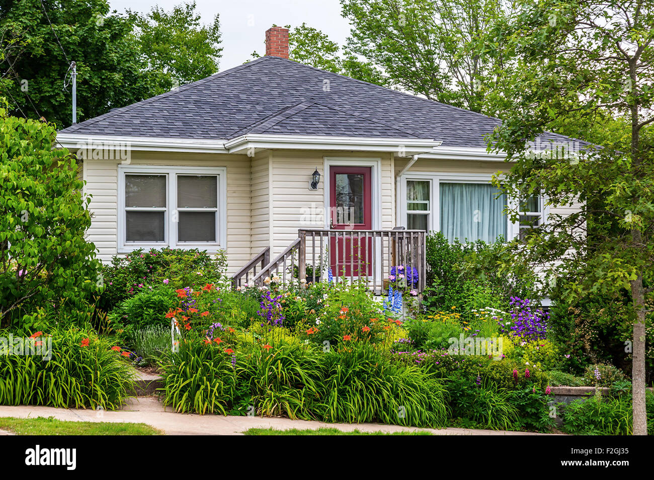 1970 house exterior hi-res stock photography and images - Alamy