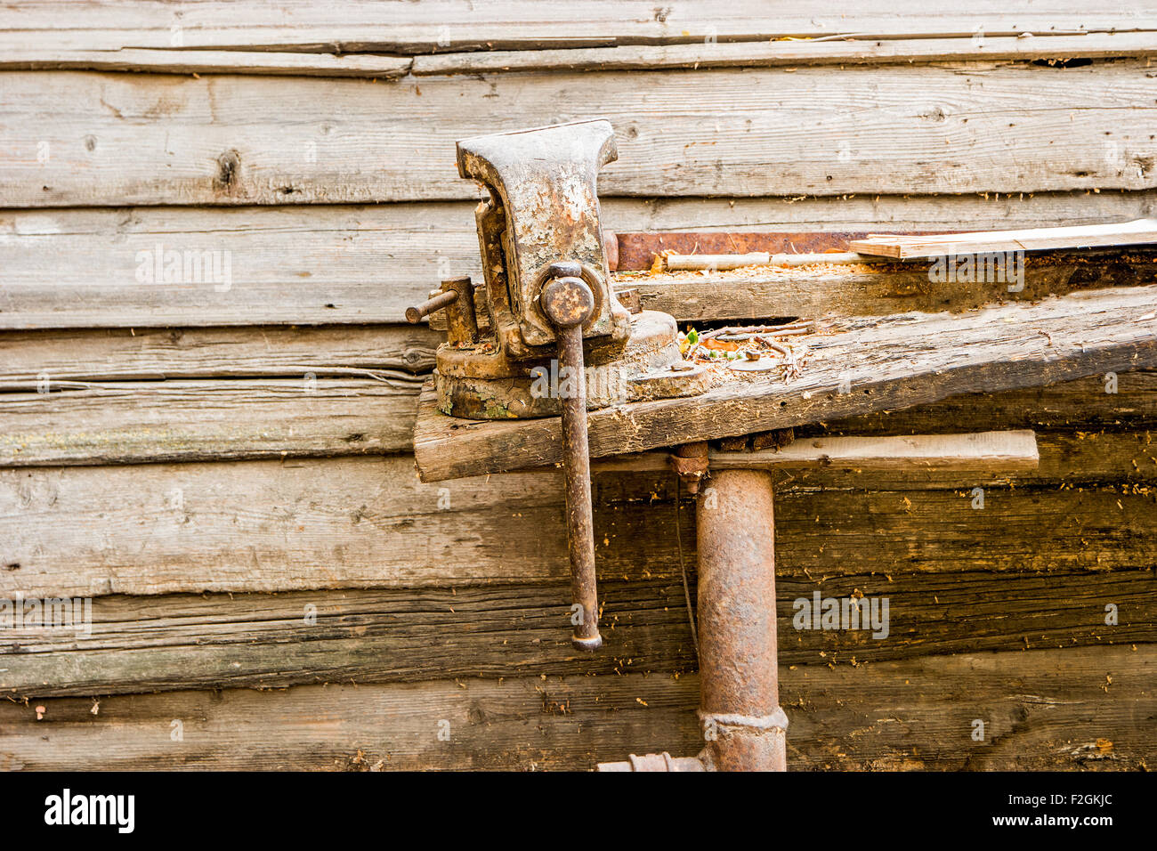 Old-fashioned rusty metal vice on workbench Stock Photo - Alamy