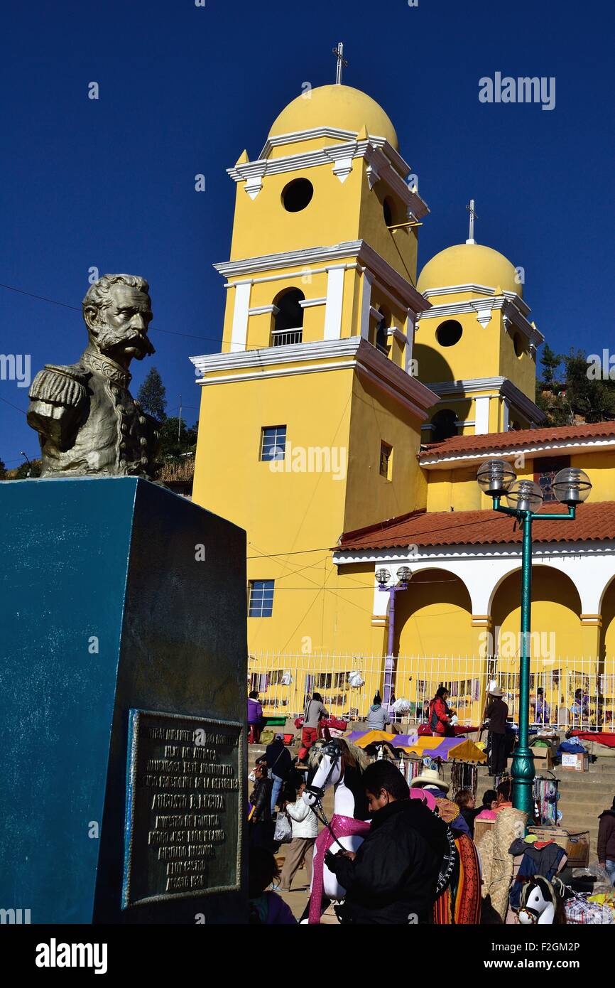 Contralmirante Lizardo Montero statue - Plaza de Armas - Señor Cautivo ...
