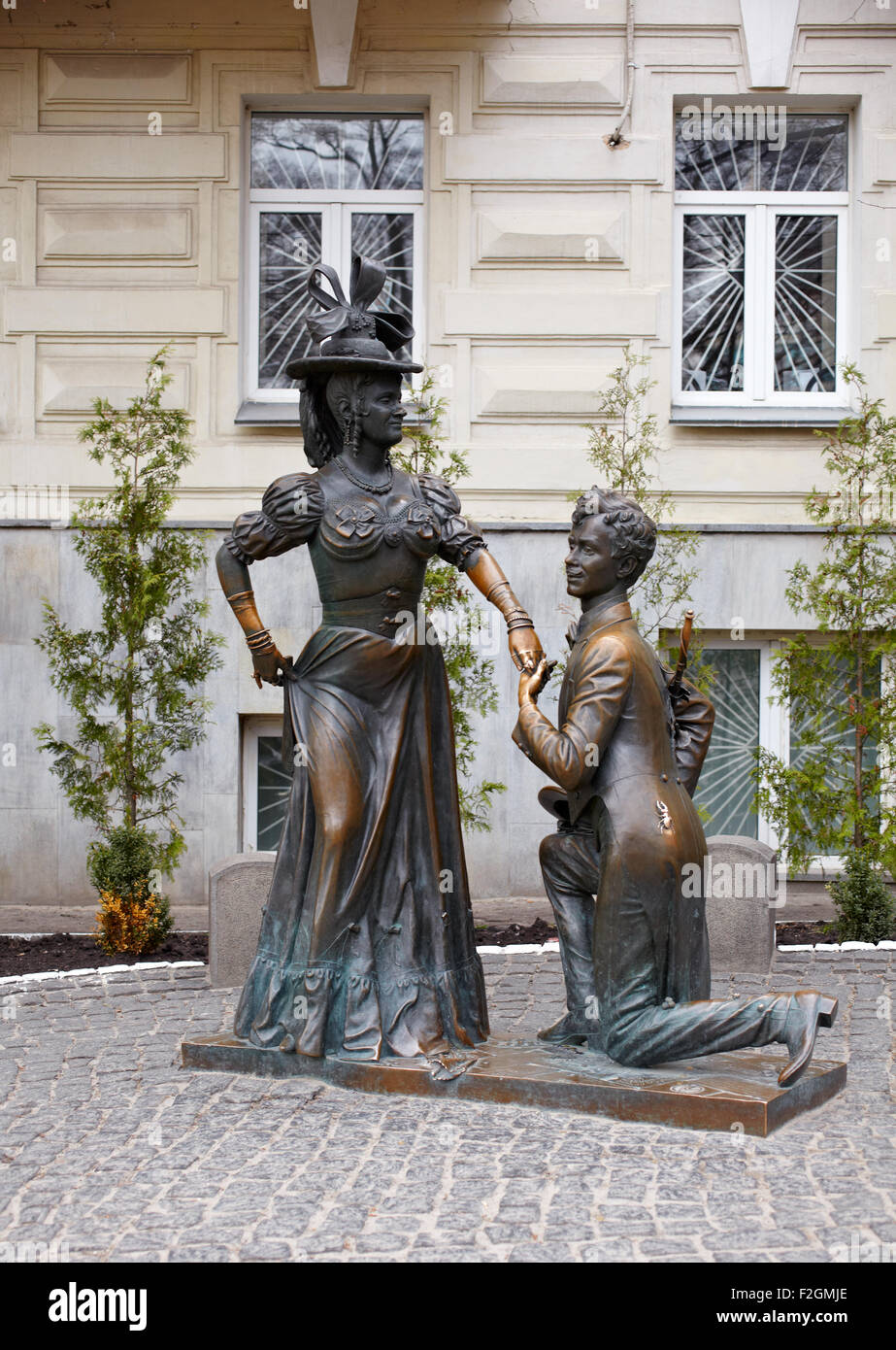 Sculprures of lovers in Kiev, Ukraine Stock Photo - Alamy