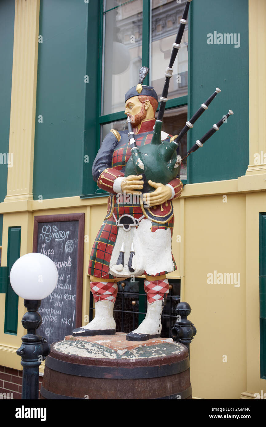Statue of a Scottish bagpipe player, Odessa Stock Photo - Alamy