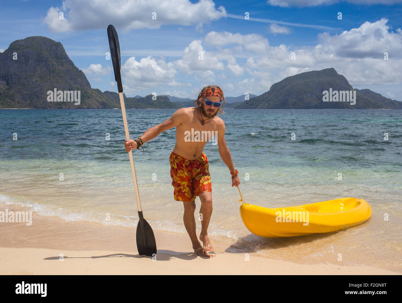 Young people rowing hi-res stock photography and images - Alamy
