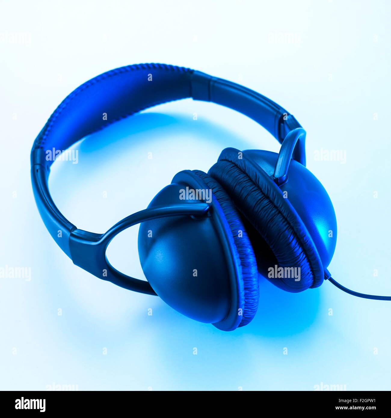 Headphones hi-res stock photography and images - Alamy
