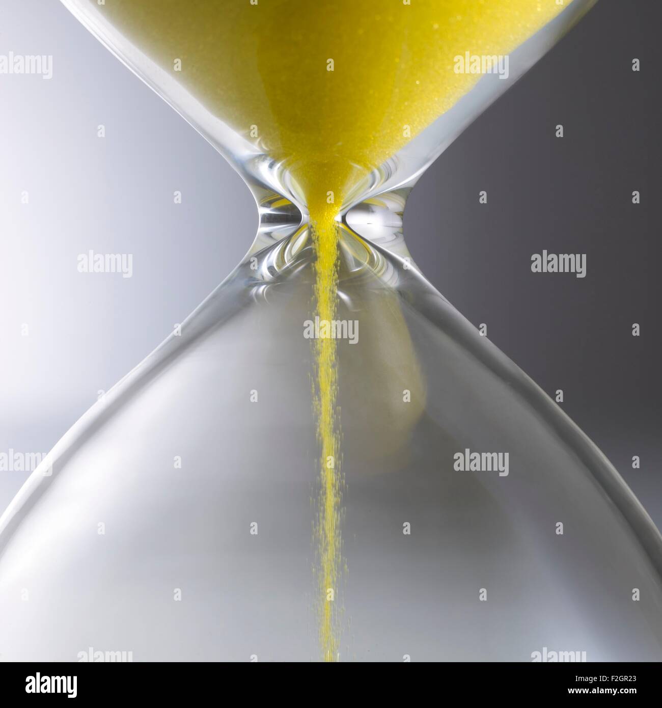 Yellow hourglass hi-res stock photography and images - Alamy