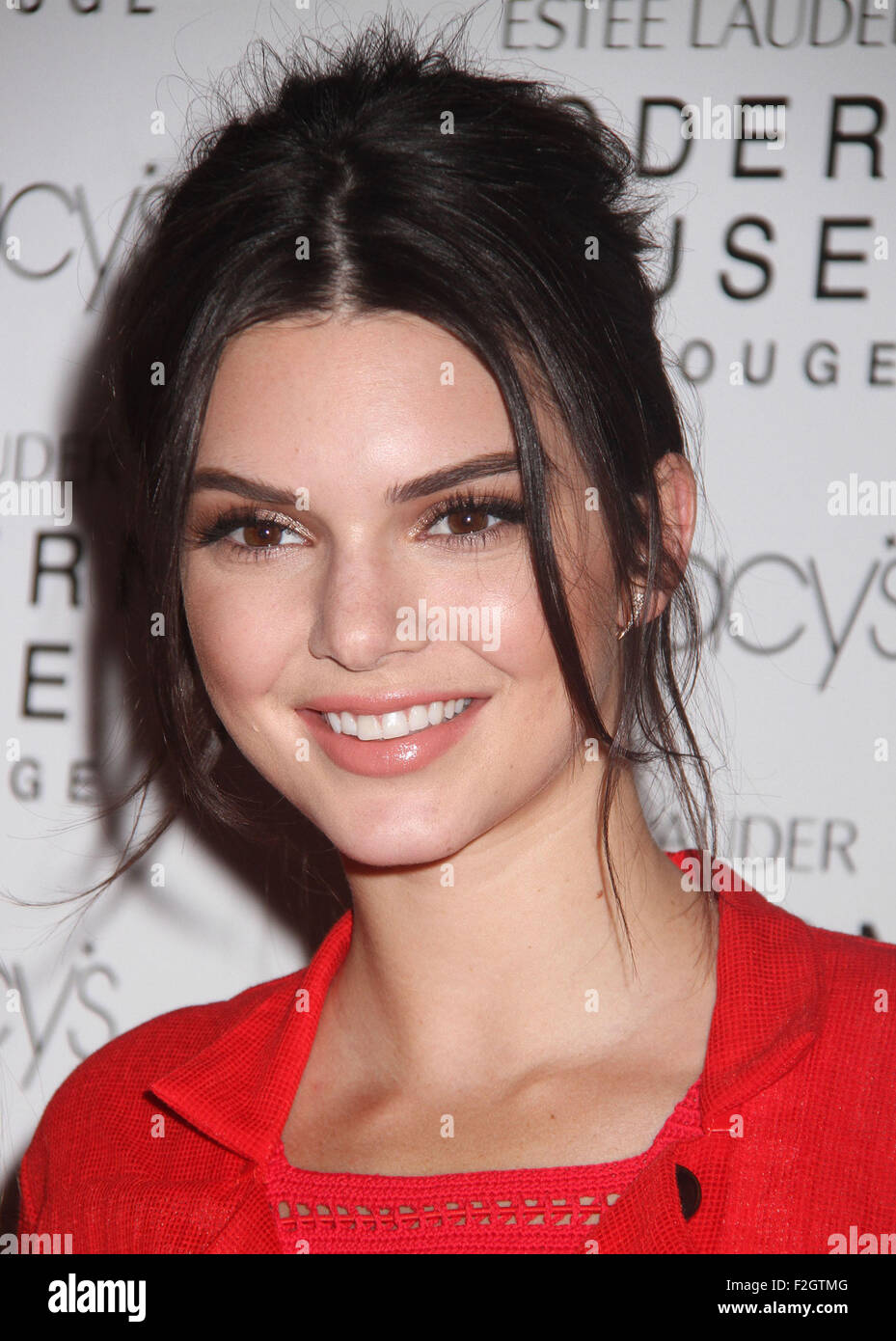 Estee lauder model hi-res stock photography and images - Alamy