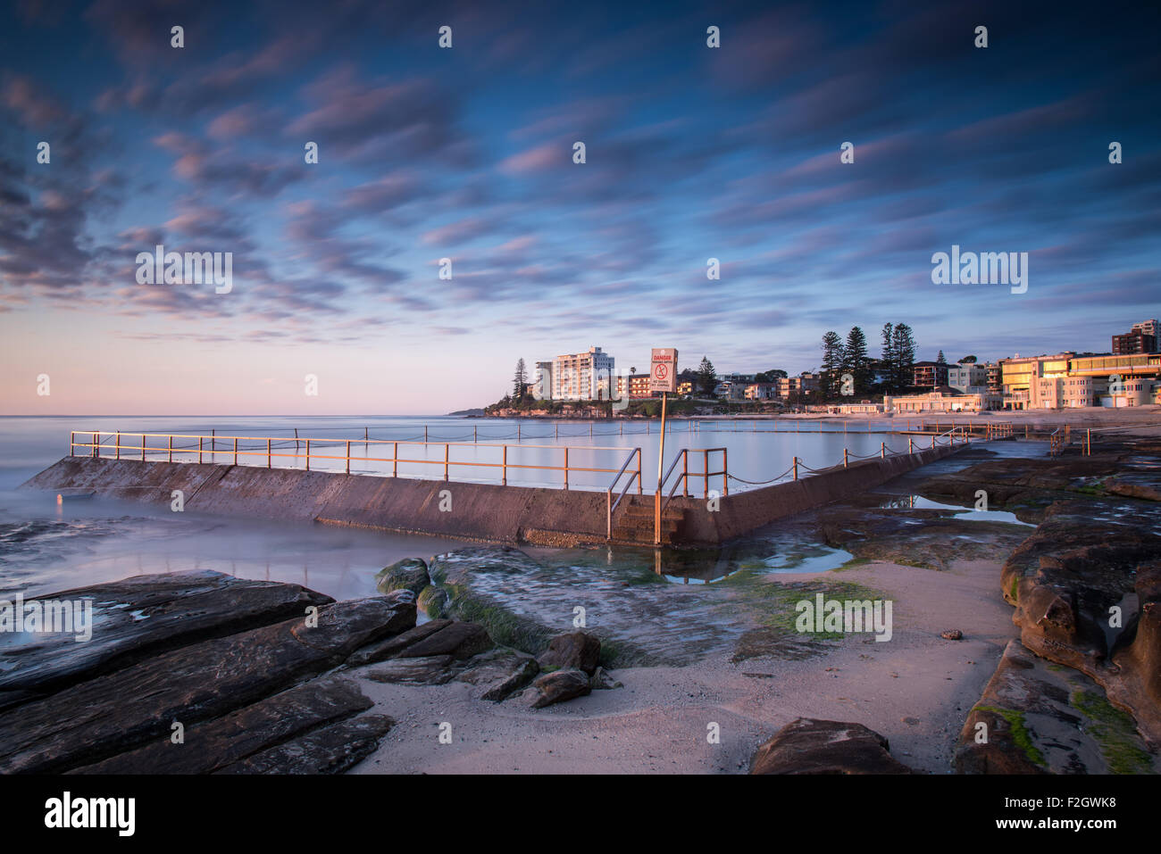 Cronulla beach swimming pool hi-res stock photography and images - Alamy