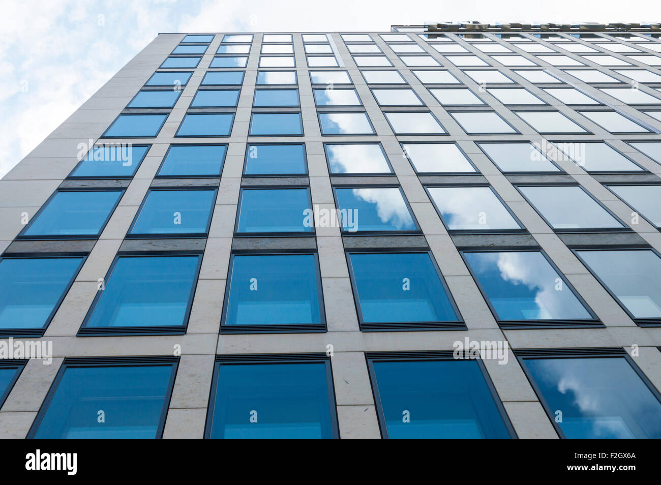 An high skyscraper hi-res stock photography and images - Alamy