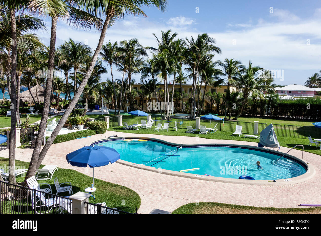 Old swimming pool hi-res stock photography and images - Alamy