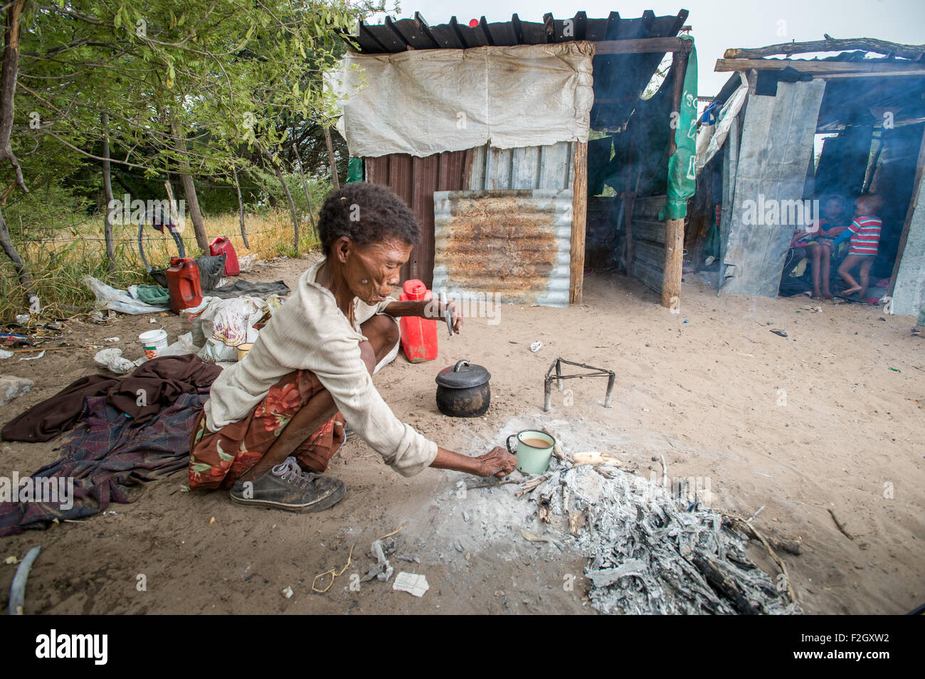 Bushman cooking hi-res stock photography and images - Alamy