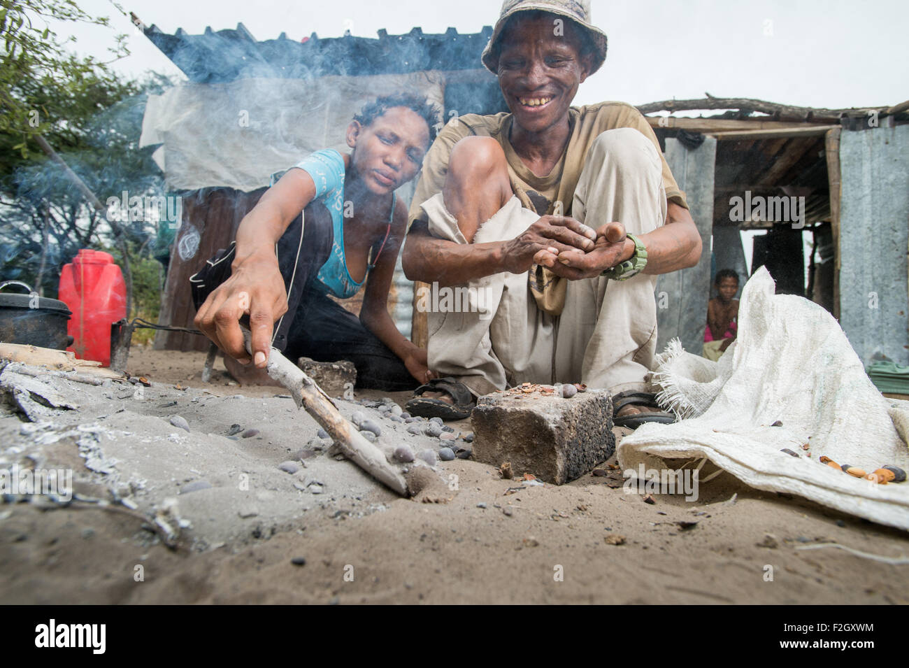 San people bushmen preparing food hi-res stock photography and images ...