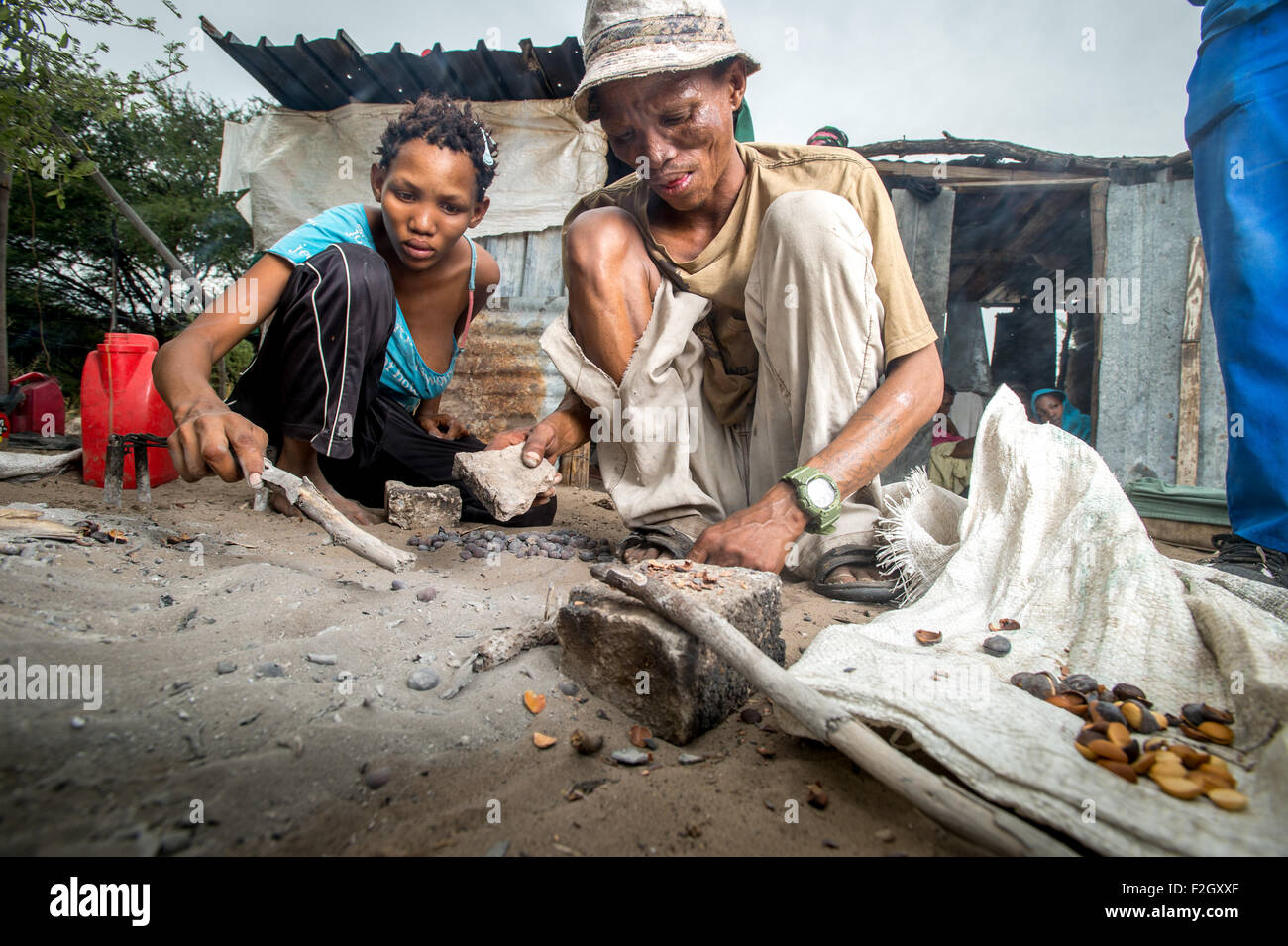 San people bushmen preparing food hi-res stock photography and images ...