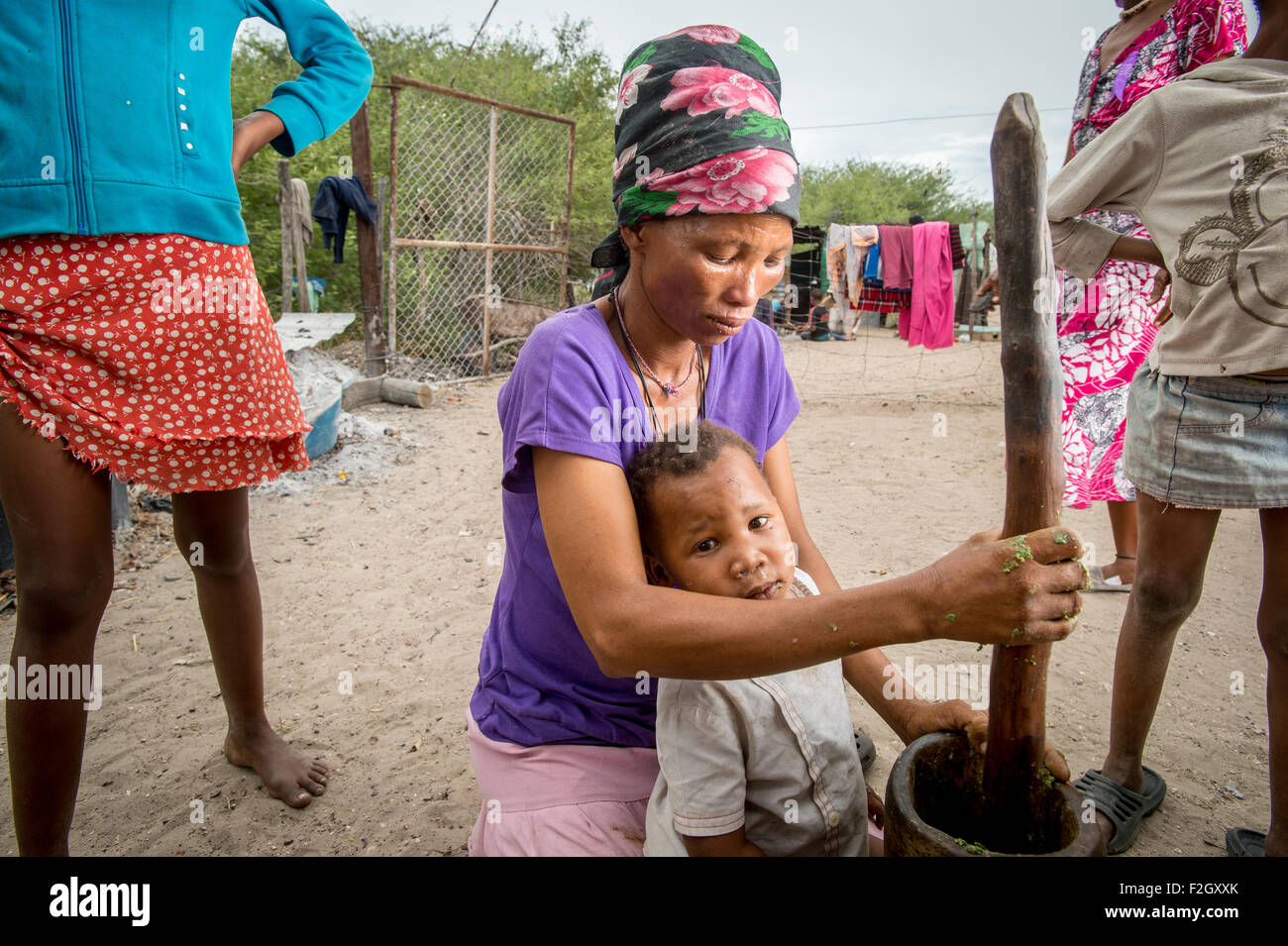 Bushmen eating hi-res stock photography and images - Alamy