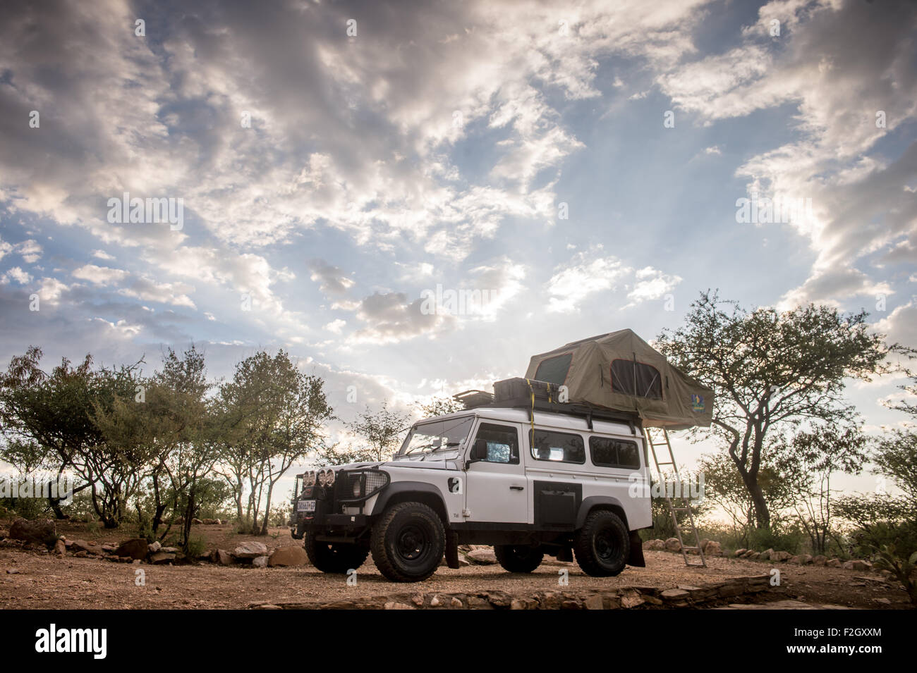 Farm land rover hi-res stock photography and images - Alamy